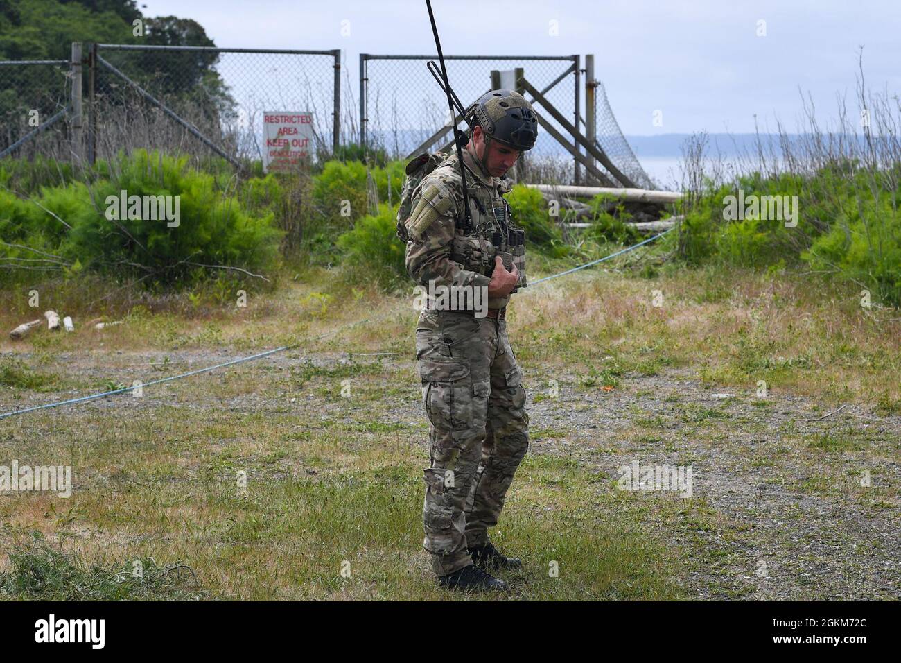 A Sailor assigned to Explosive Ordnance Disposal Mobile Unit (EODMU) 1 ...
