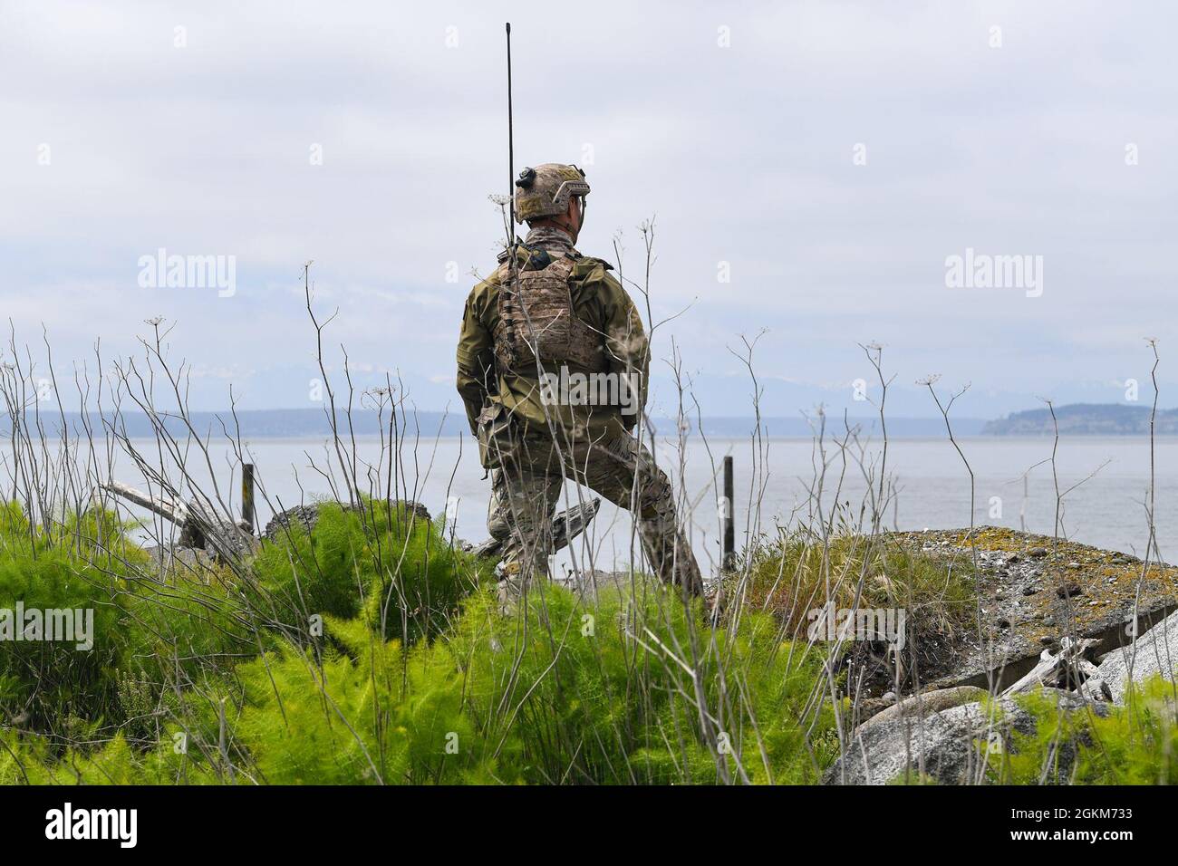 A Sailor assigned to Explosive Ordnance Disposal Mobile Unit (EODMU) 1 ...