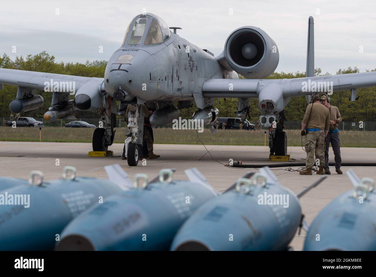 Airmen fuel an A-10 Thunderbolt II using an Aerial Bulk Fuel Delivery ...