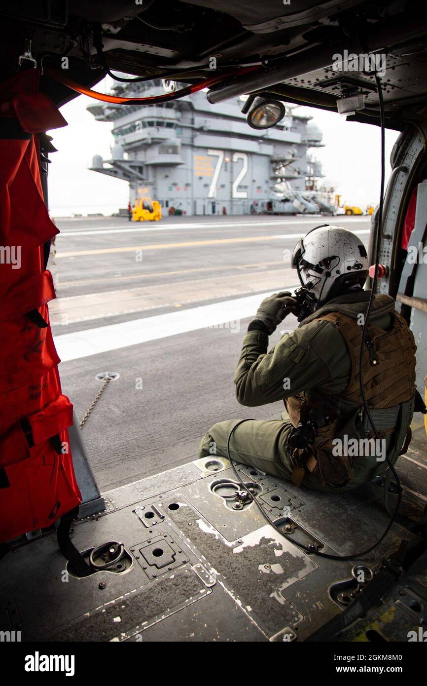 PACIFIC OCEAN (May 25, 2021) Naval Aircrewman (Helicopter) 2nd Class ...