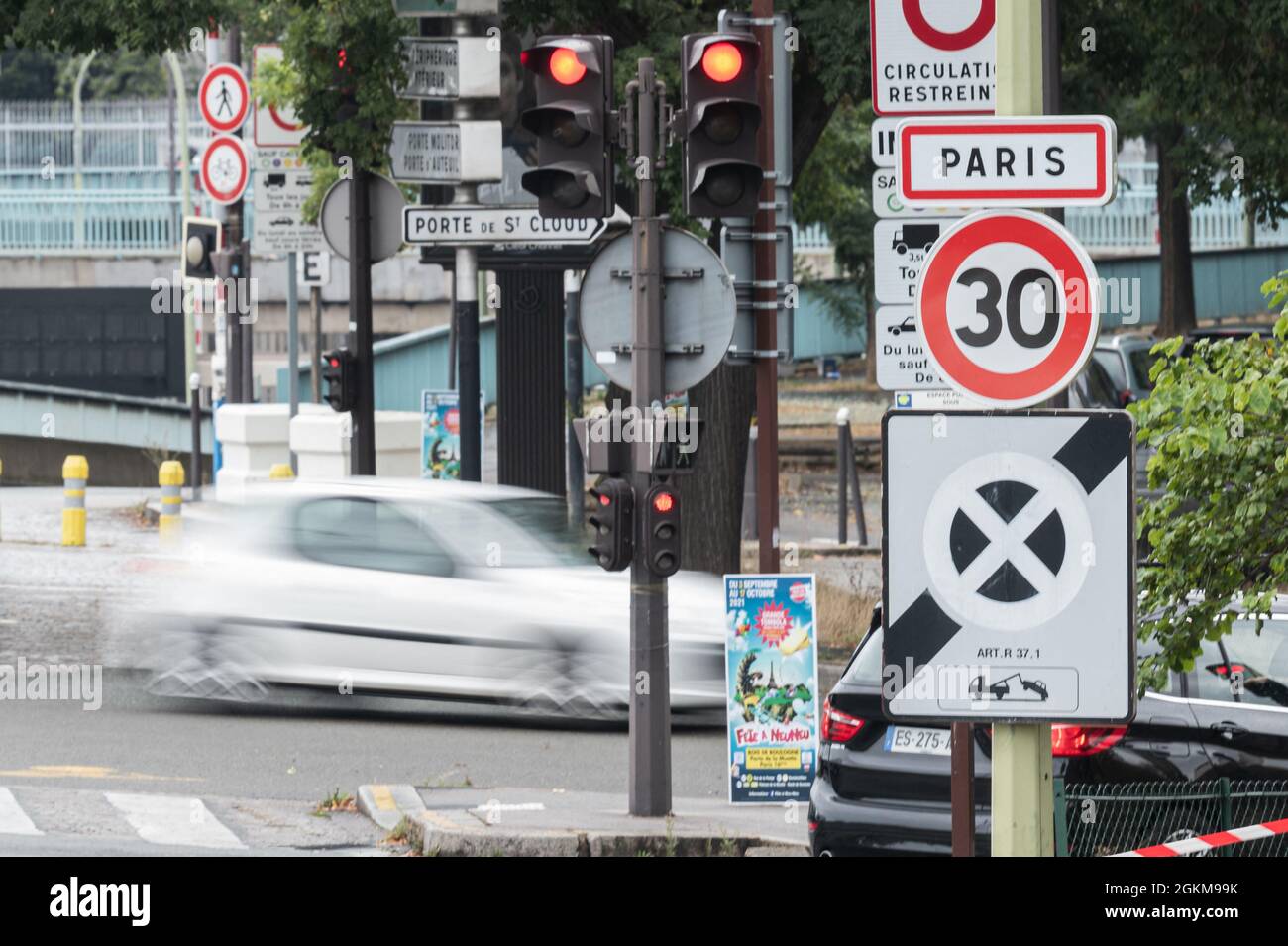 Photo Enforced Speed Sign High Resolution Stock Photography and Images ...