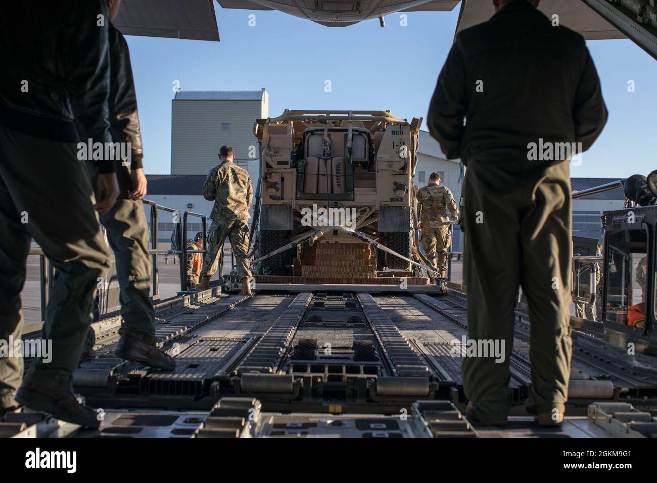 U.S. Marines with Marine Aerial Refueler Transport Squadron (VMGR) 152 ...