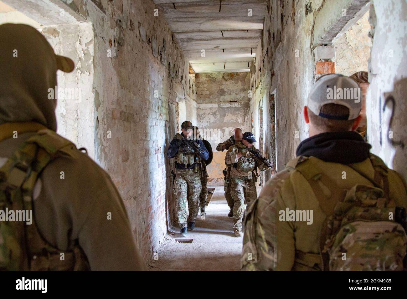 A U.S. Army Green Beret dive team assigned to 10th Special Forces Group ...