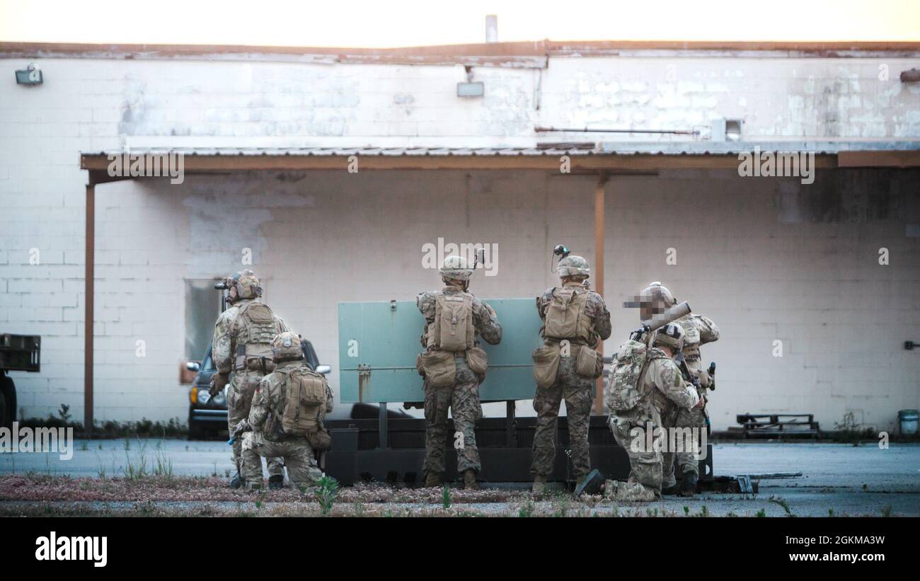 U.S. Marines with 3rd Battalion, 2d Marine Regiment (3/2), 2d Marine ...