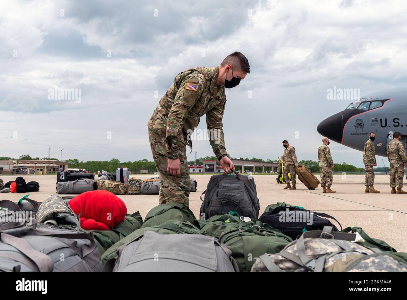 Soldiers with the 198th Combat Sustainment Support Battalion, 108th ...