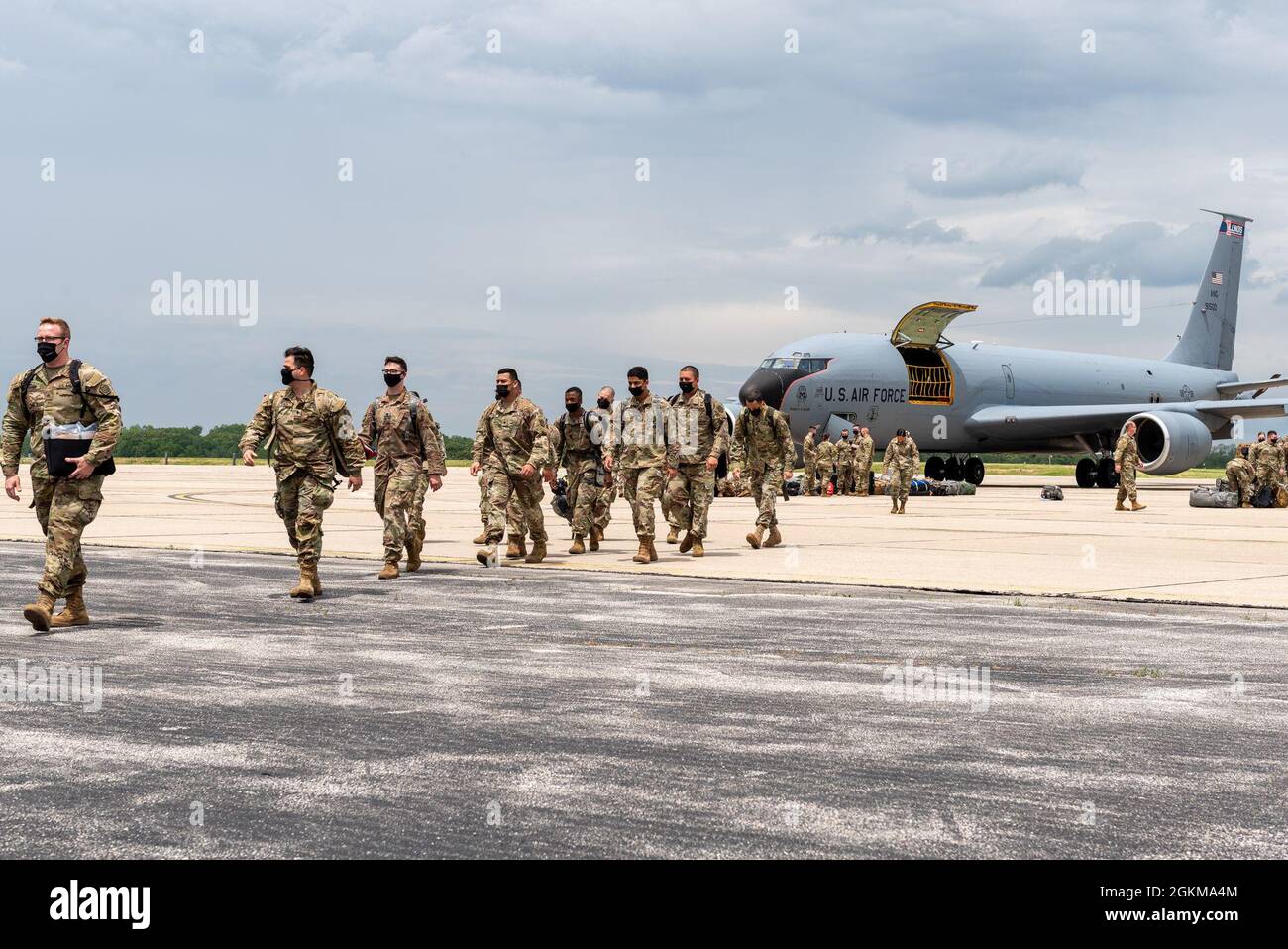 Soldiers with the 198th Combat Sustainment Support Battalion, 108th ...