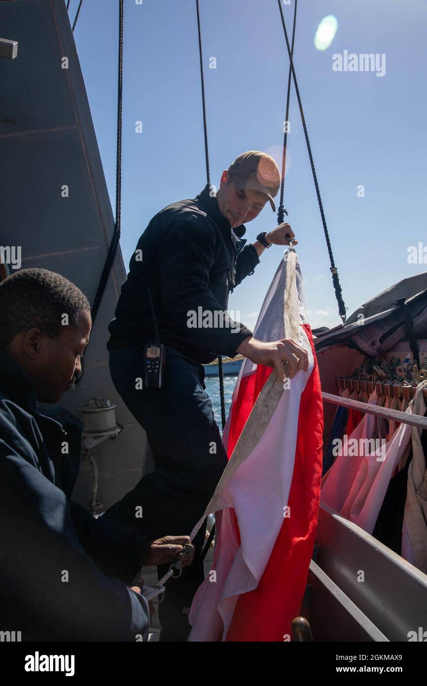 Hoist a flag hi-res stock photography and images - Alamy