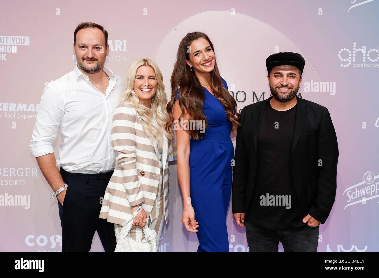 Berlin, Germany. 14th Sep, 2021. Felix Moese (l-r) with wife Jennifer ...