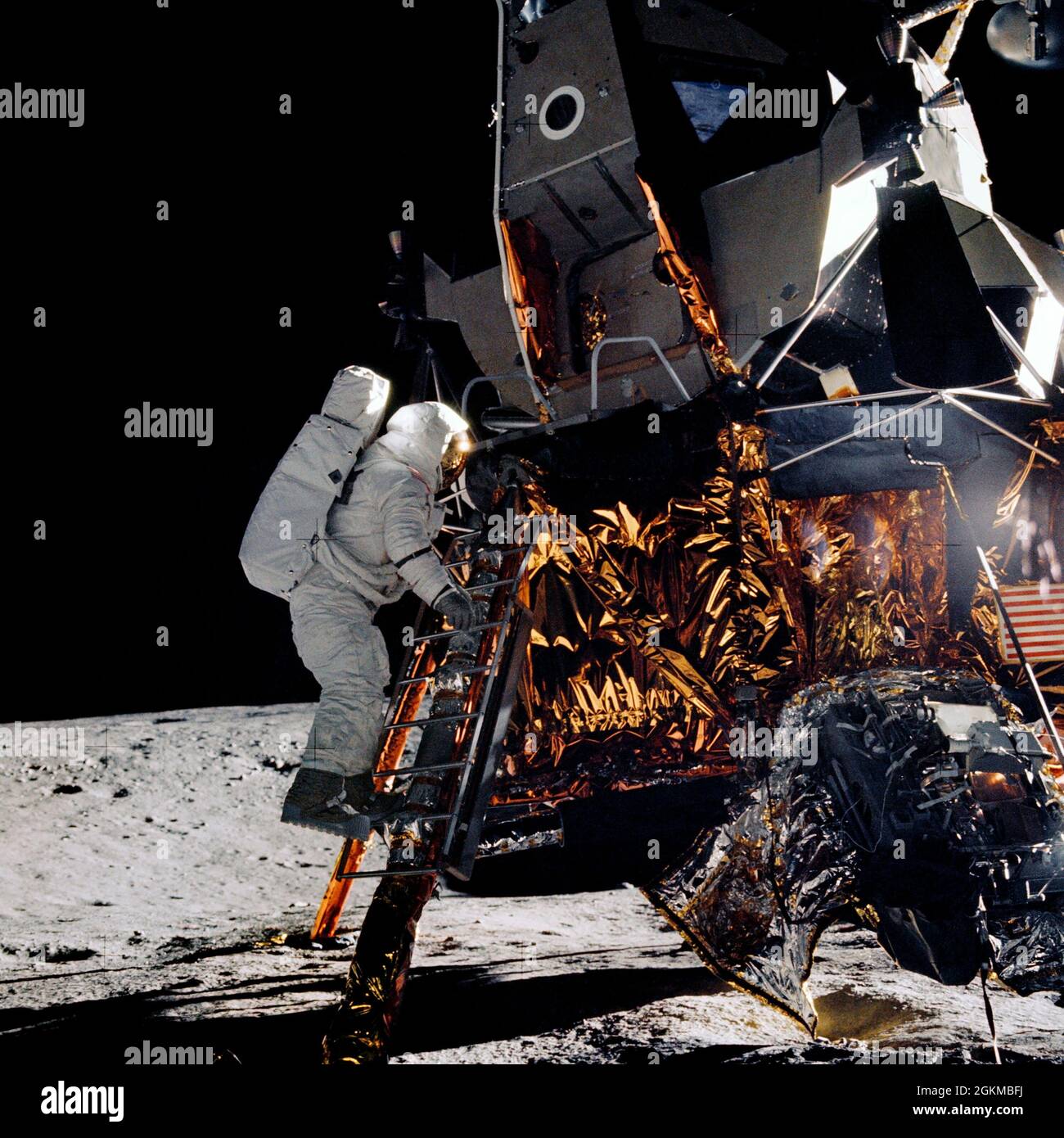 (19 Nov. 1969) --- Astronaut Alan L. Bean, lunar module pilot for the Apollo 12 mission, is ...