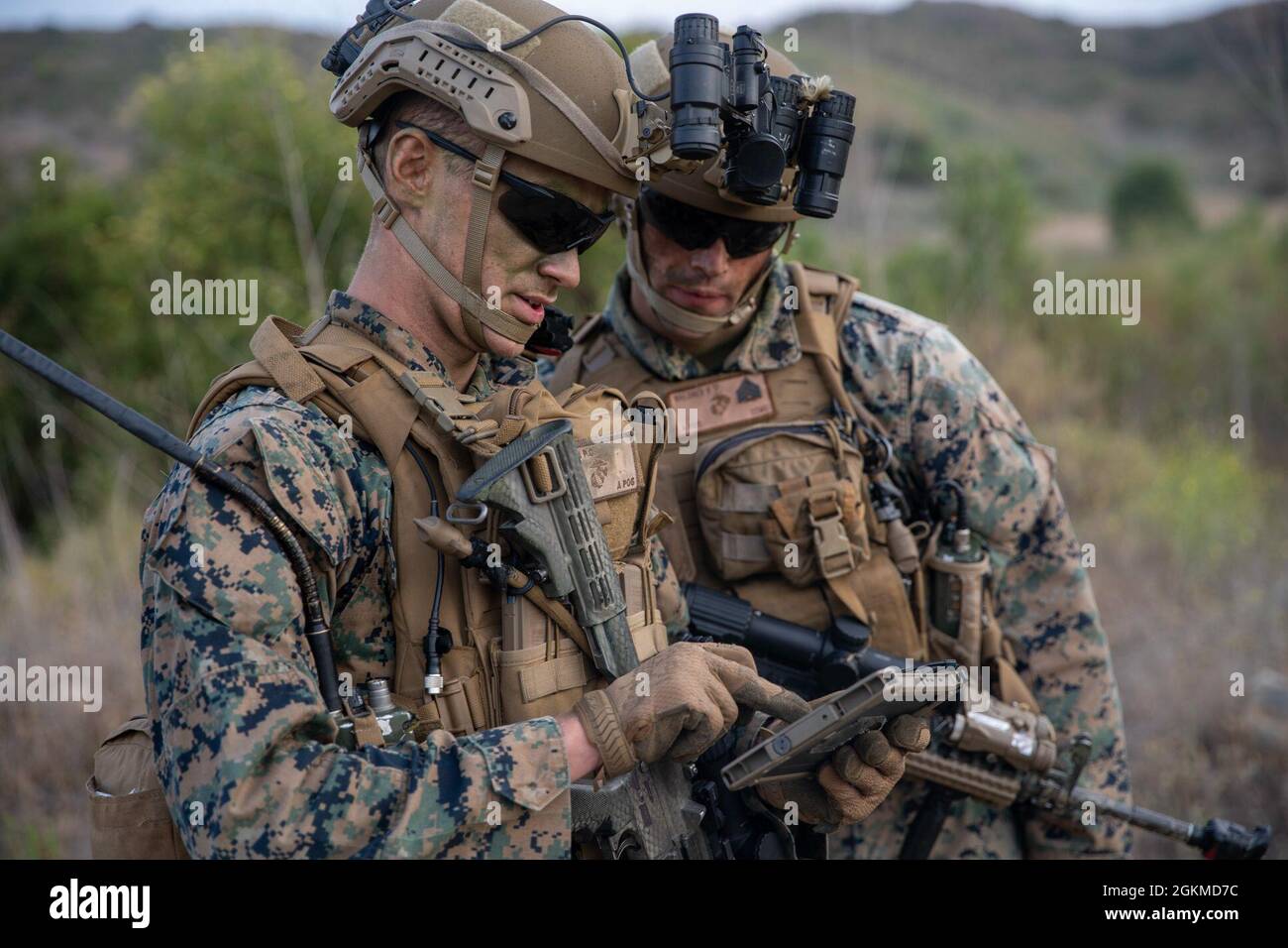 U.S. Marines with Charlie Company, Battalion Landing Team 1/1, 11th ...