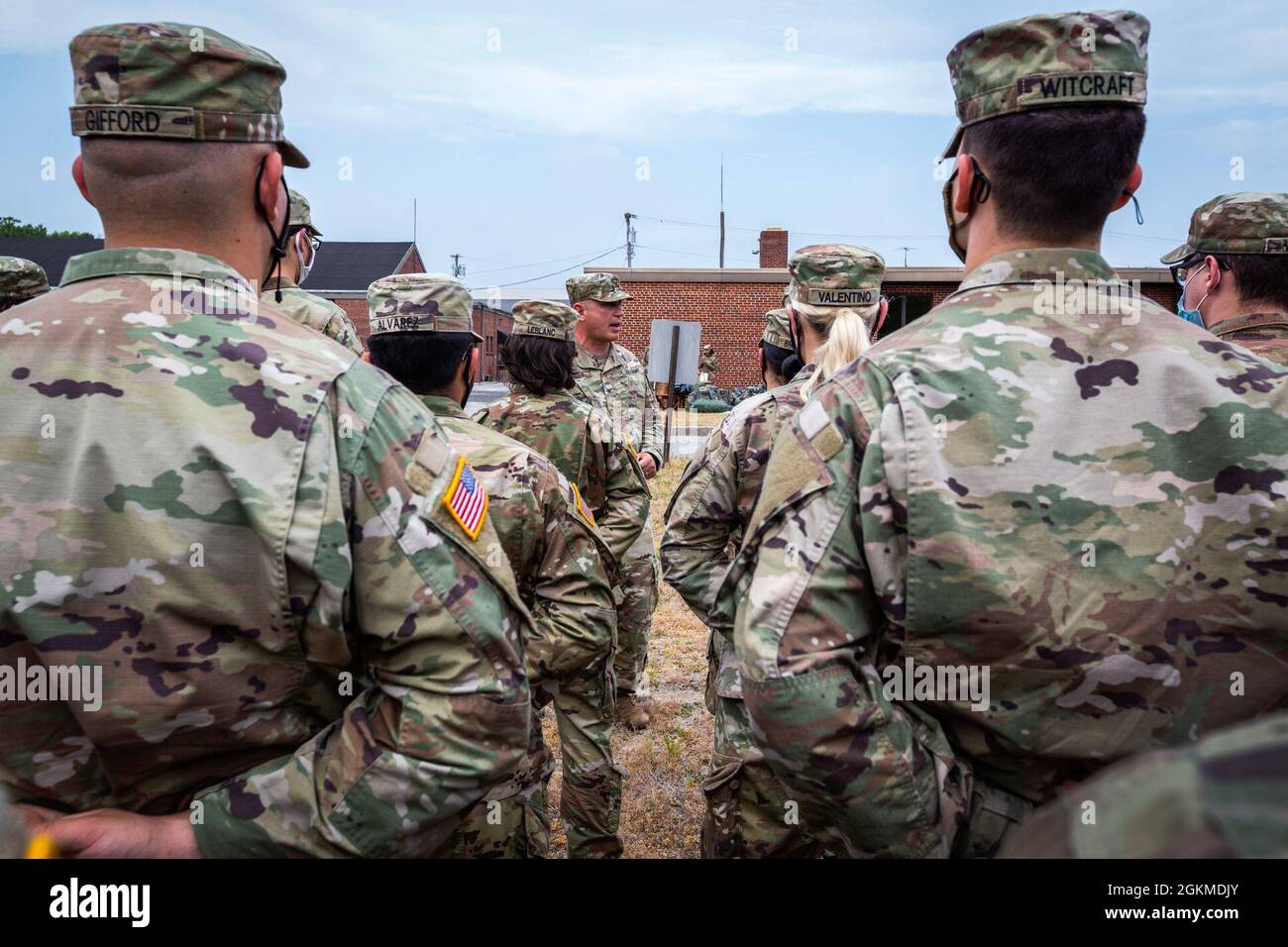 U.S. Army Soldiers with Bravo Company, 104th Brigade Engineer Battalion ...