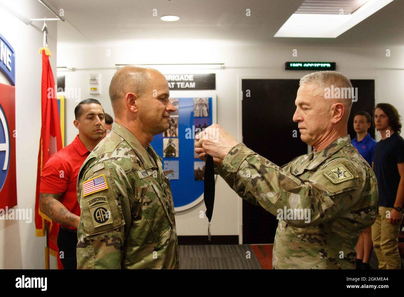 Bragg chaplain airborne hi-res stock photography and images - Alamy