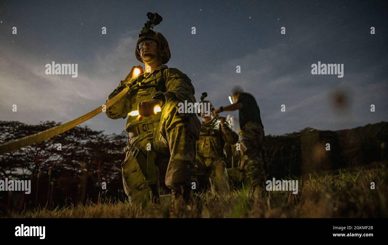 25th Infantry Division Lightning Academy Air Assault instructors ...