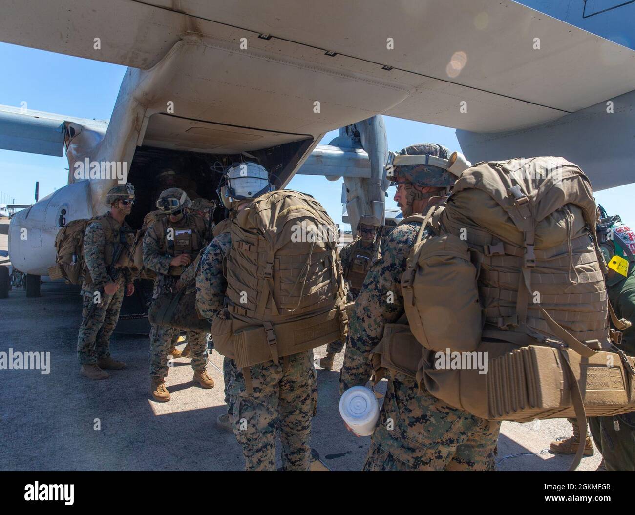 U.S. Marines with Alpha Battery, 2nd Low Altitude Air Defense Platoon ...