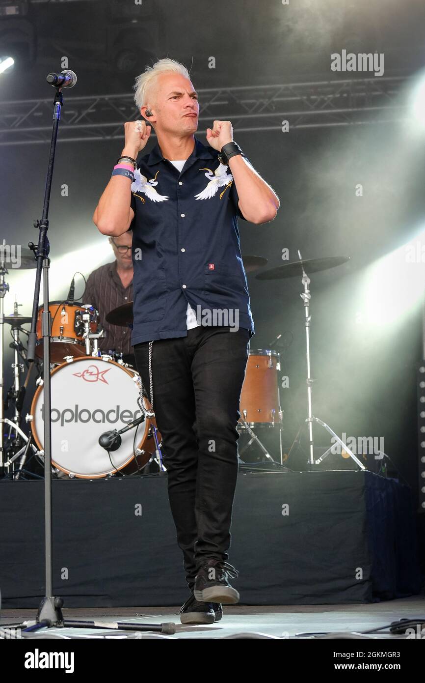 Joseph Washbourn of Toploader performing at the Cambridge Club Festival ...