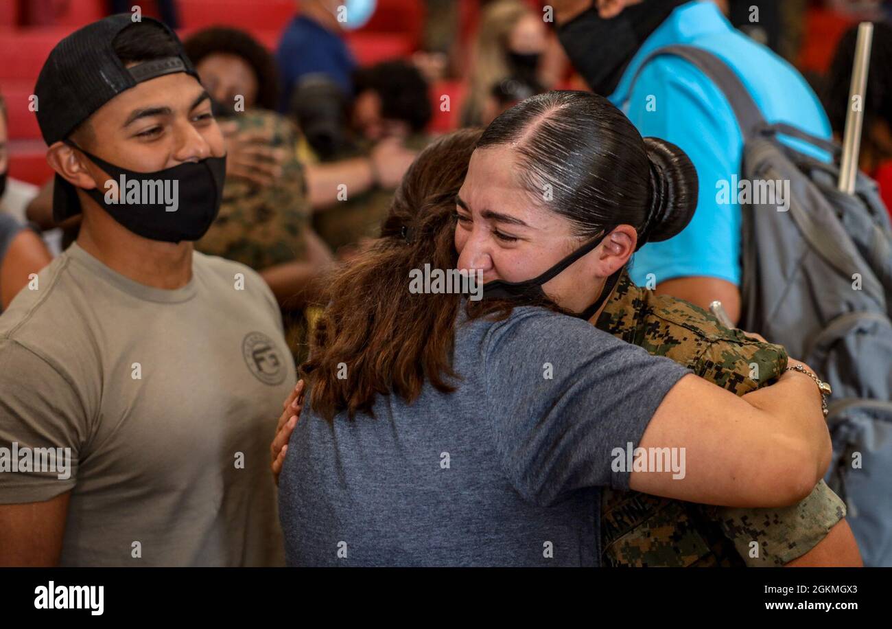 Marines in Oscar Company, 4th Recruit Training Battalion, are reunited ...