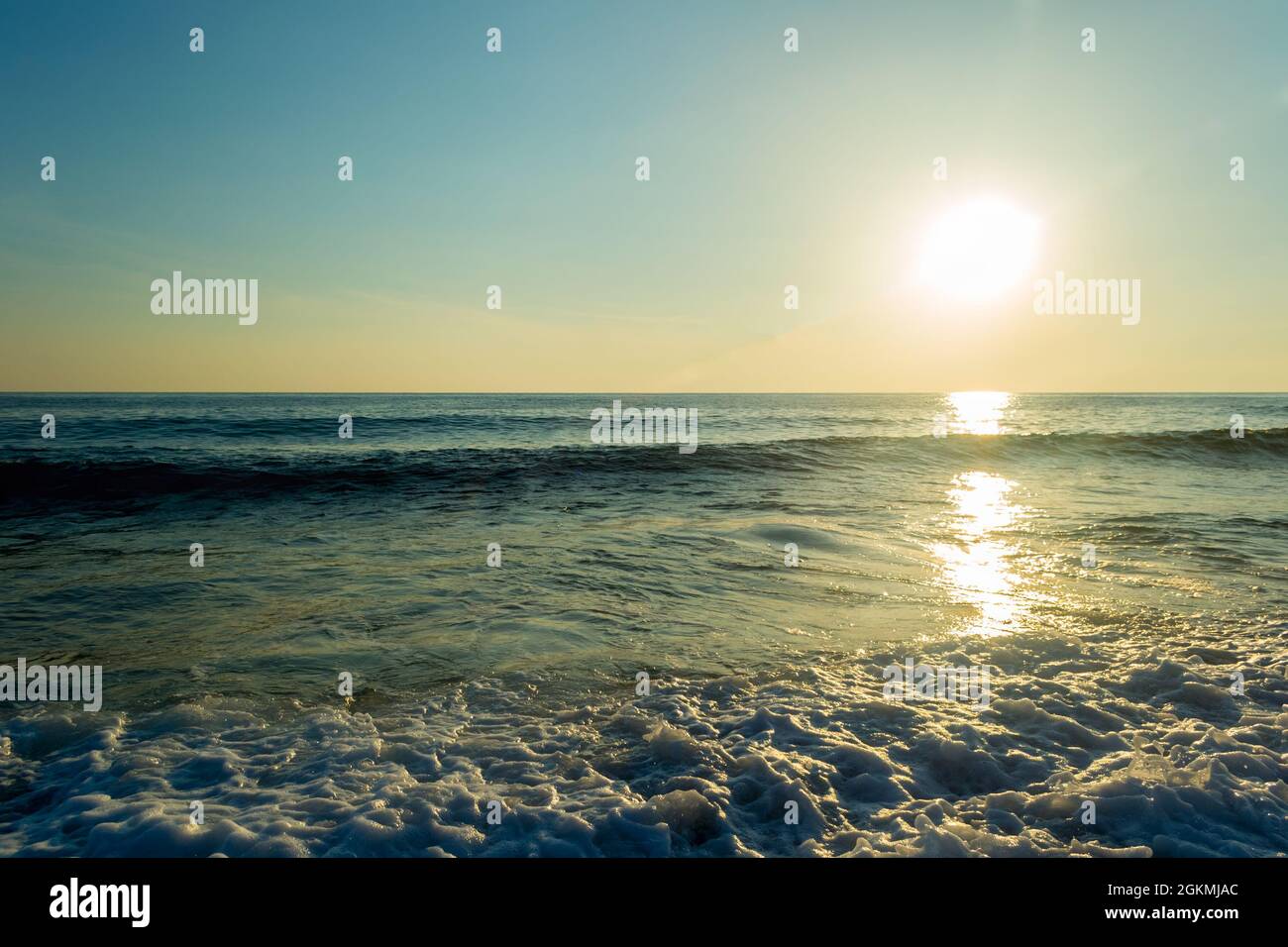 Beautiful ocean sunset view hi-res stock photography and images - Alamy