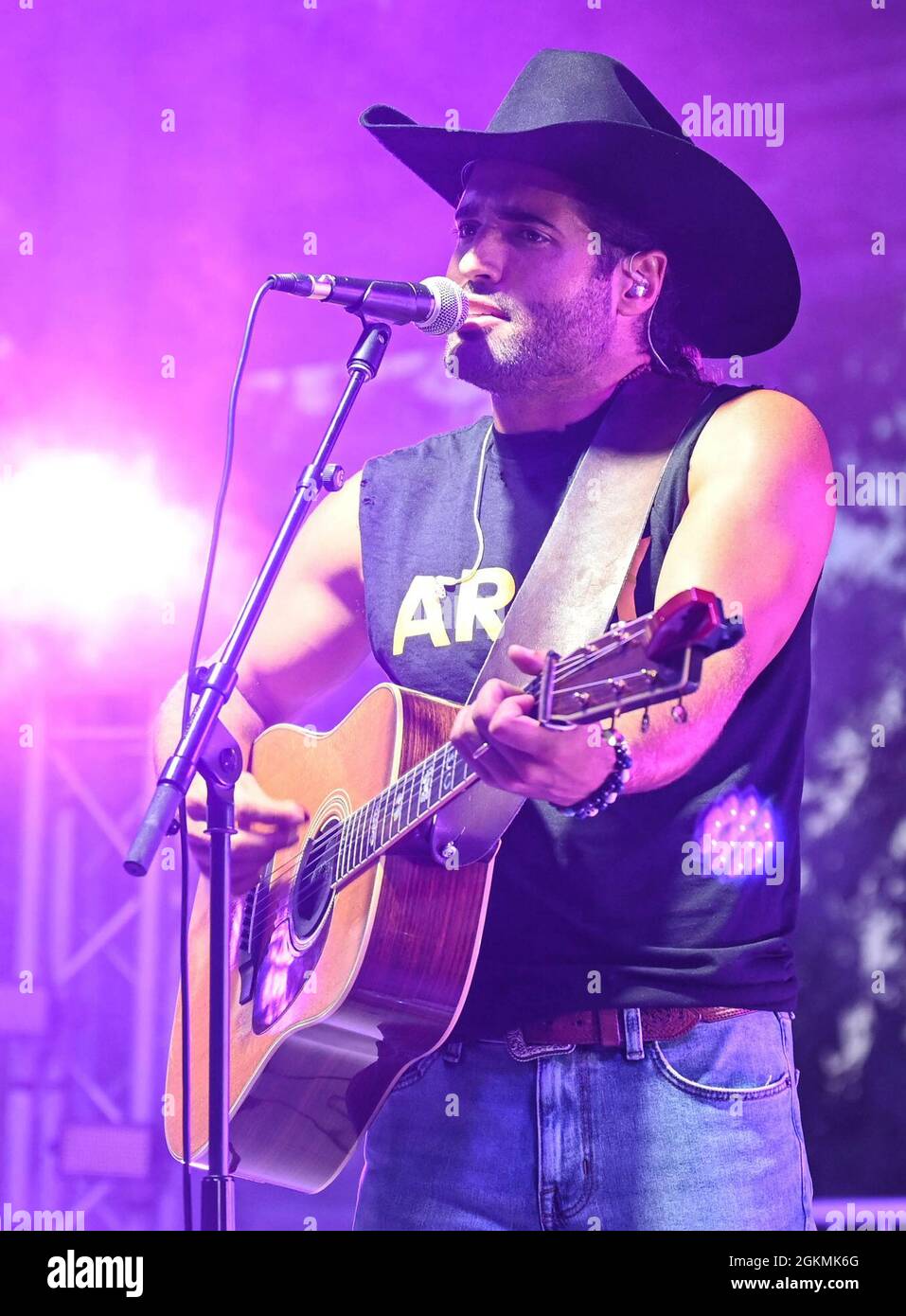 Austin Moody performs for service members and their families at Joint ...