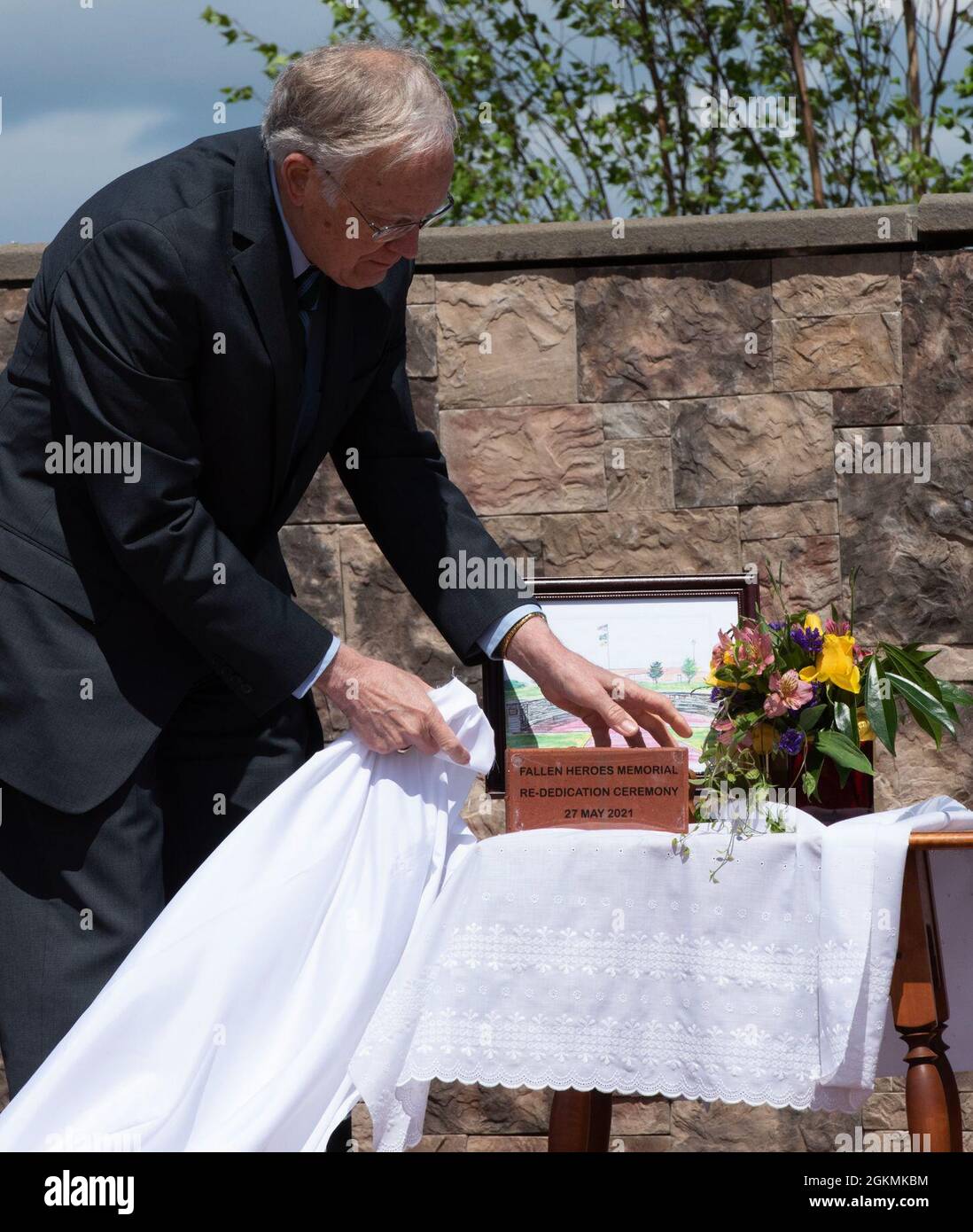 Former Vermont Gov. Jim Douglas unveils a commemorative brick during a ...