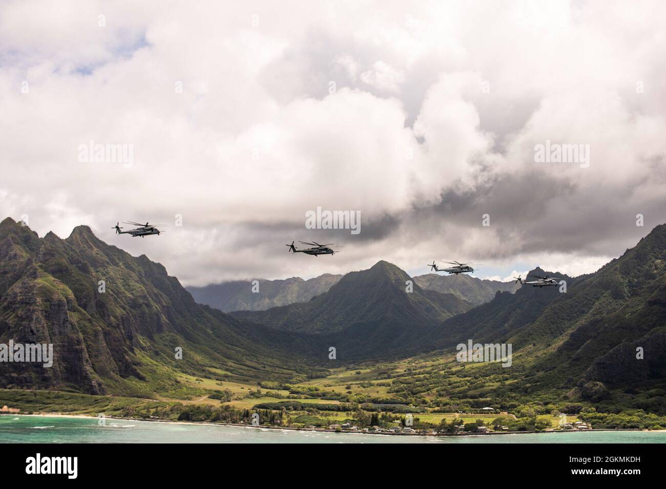 Several CH-53E Super Stallions attached to Marine Heavy Helicopter ...