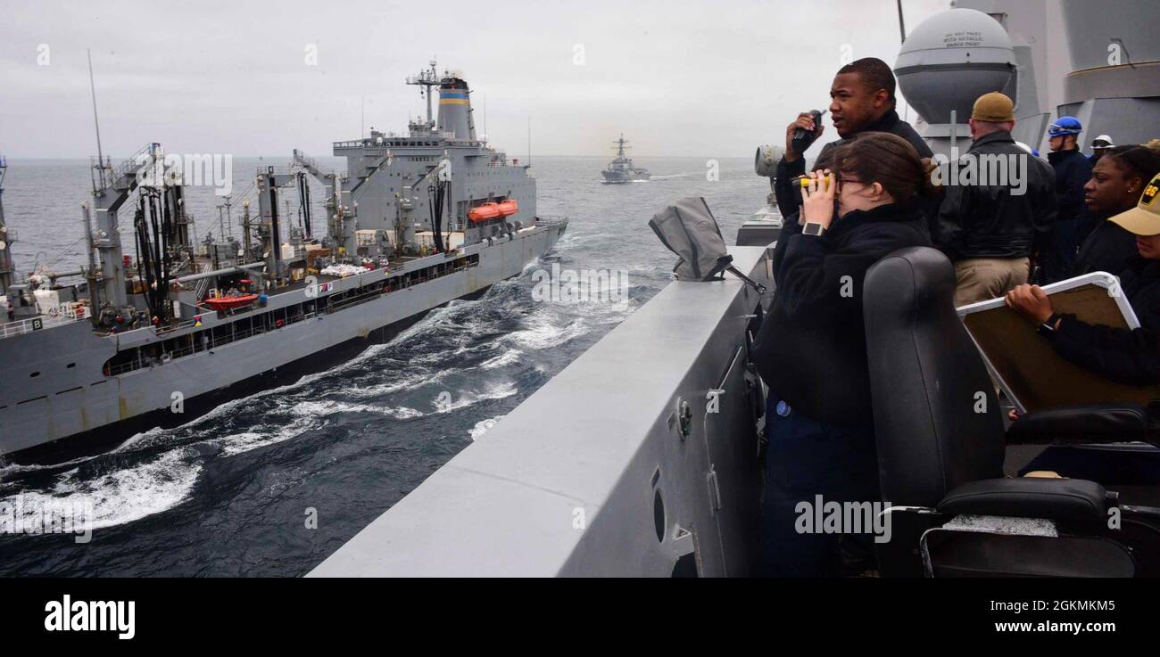 Usns henry j keiser hi-res stock photography and images - Alamy