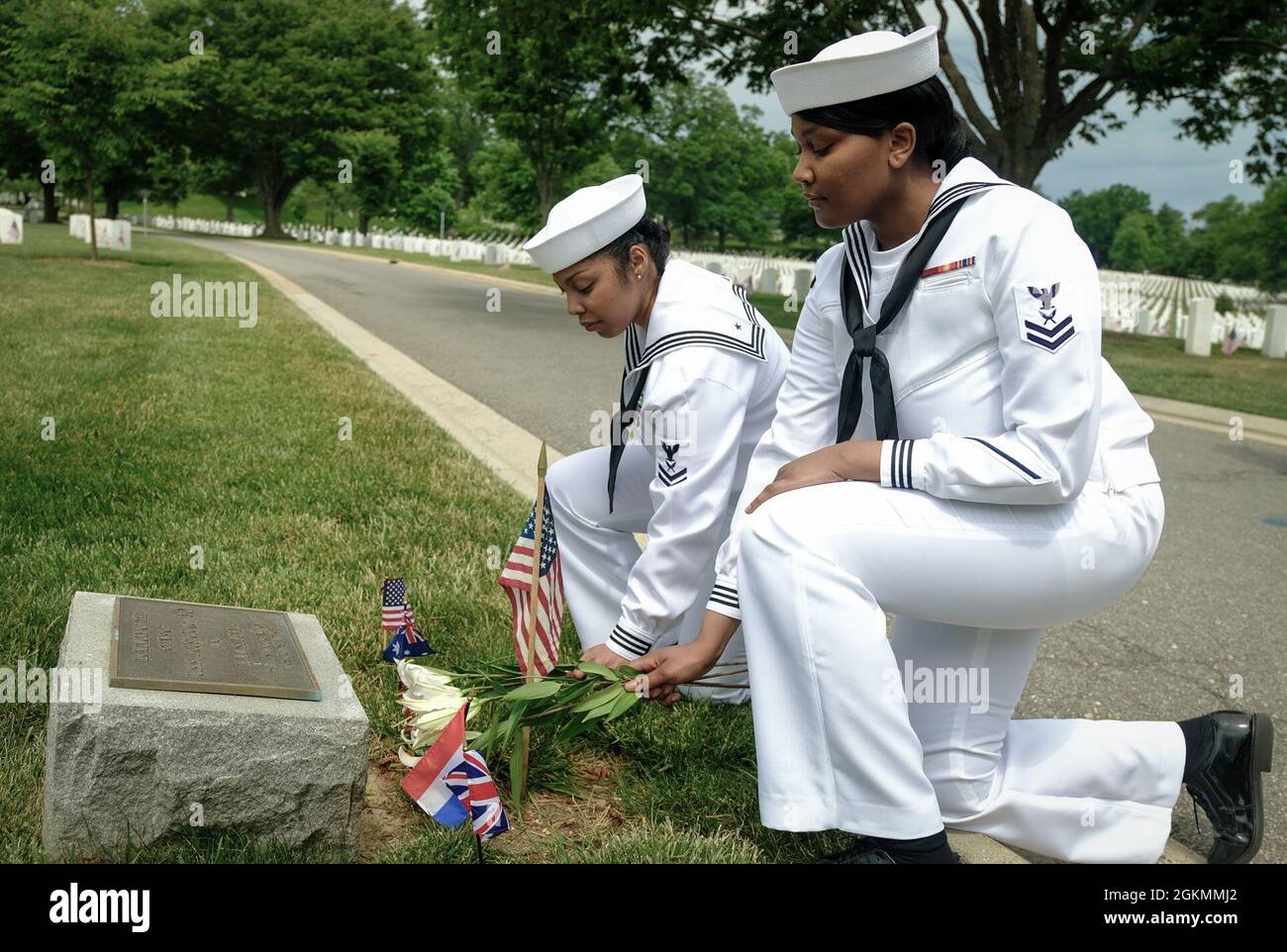 210528-N-CJ186-1004 ARLINGTON, Va. (May 28, 2021) – Yeoman (YN) 2nd ...