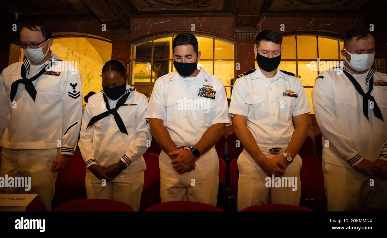 INDIANAPOLIS (May 27, 2021) Sailors assigned to the Freedom-variant ...