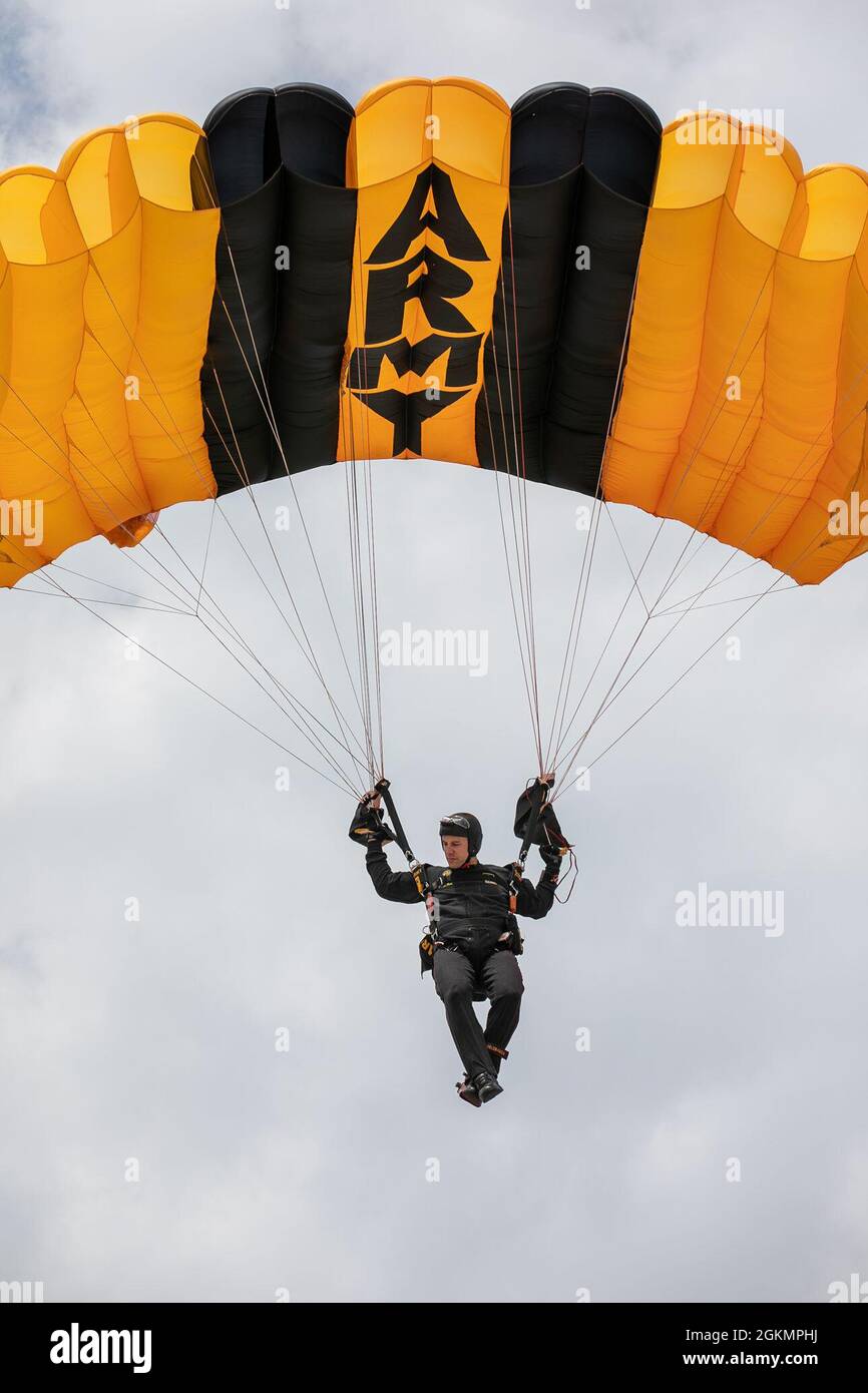 Sergeant 1st Class Ryan Reis of the U.S. Army Parachute Team makes a ...