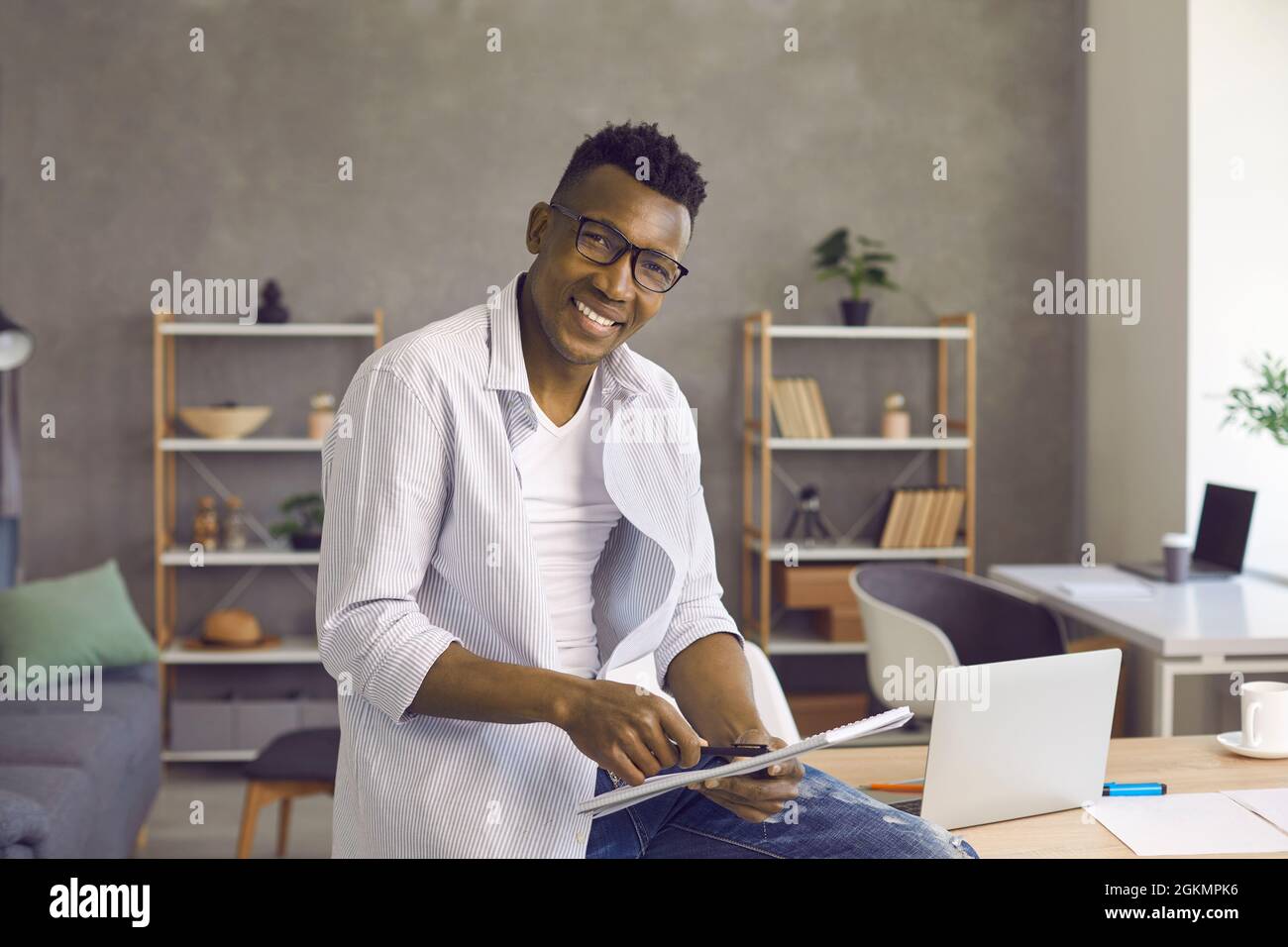 Home worker office worker hi-res stock photography and images - Alamy