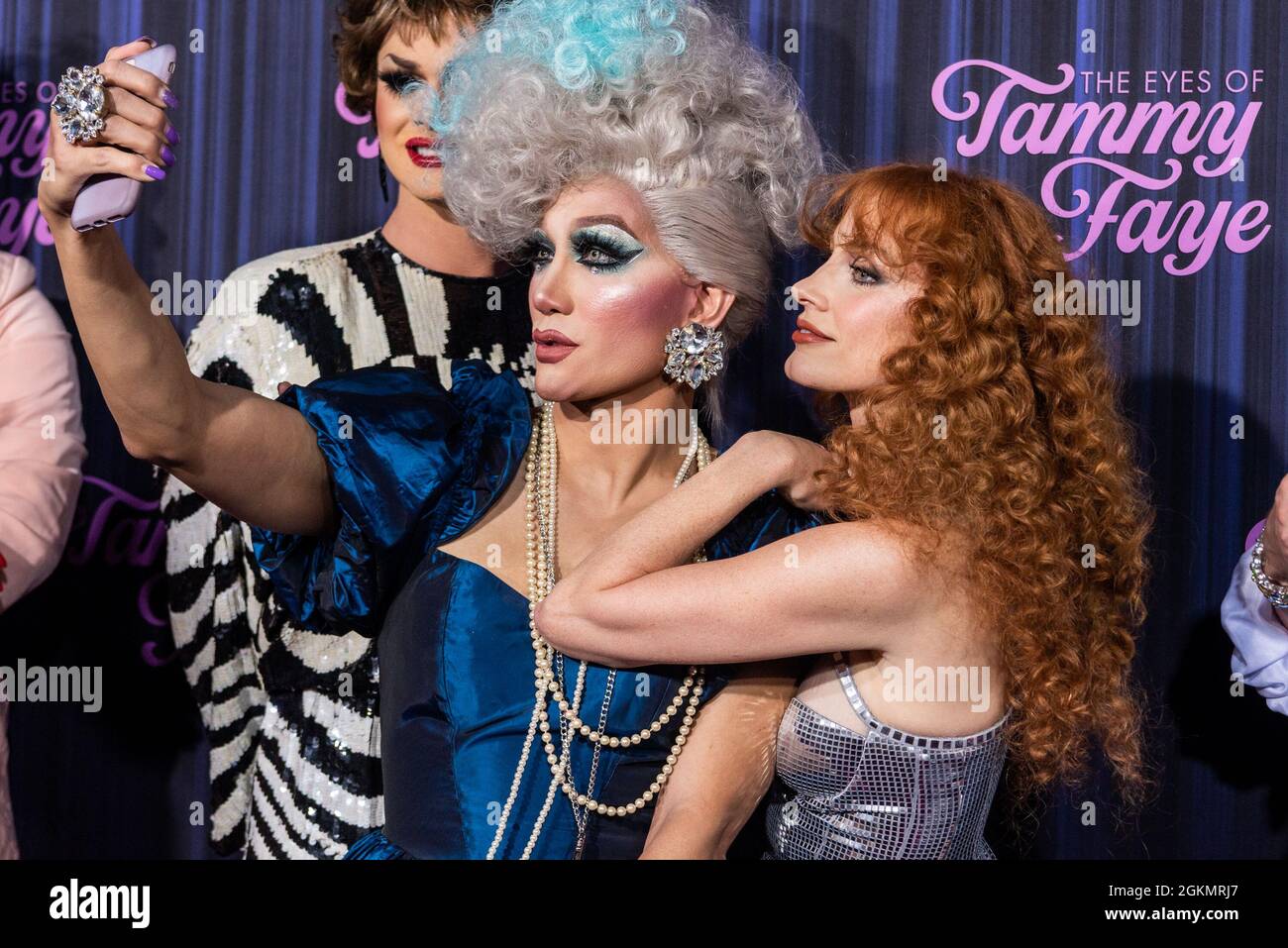Group of drag queens hi-res stock photography and images - Alamy
