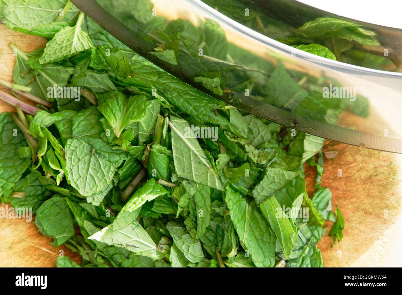 Chopped mint hi-res stock photography and images - Alamy