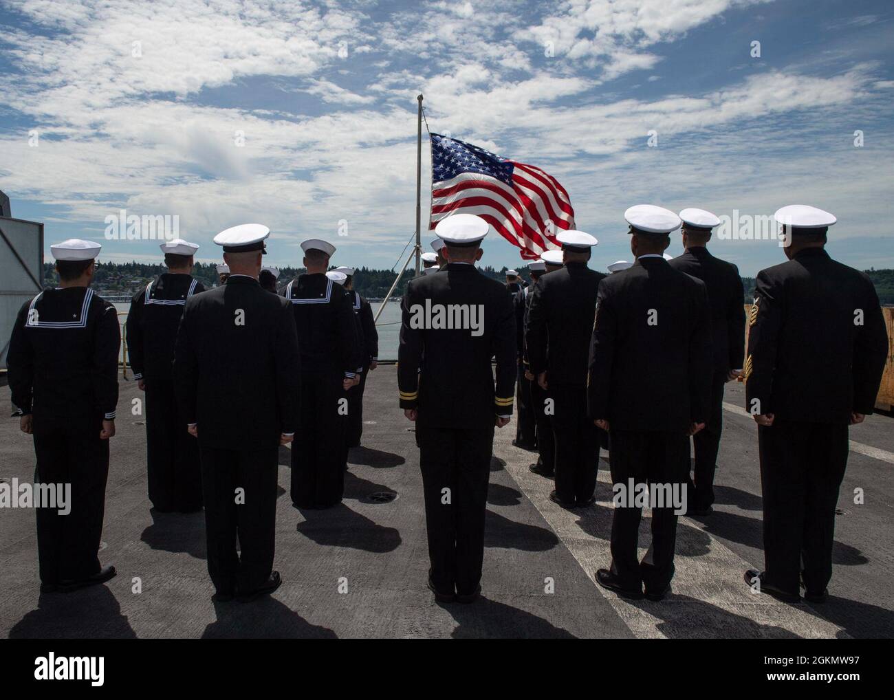 210531-N-LP791-1064 BREMERTON (May 31, 2021) The aircraft carrier USS ...