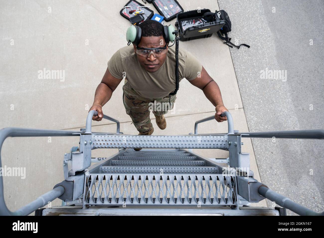 Senior Airman Elijah Turner, 911th Aircraft Maintenance Squadron crew ...