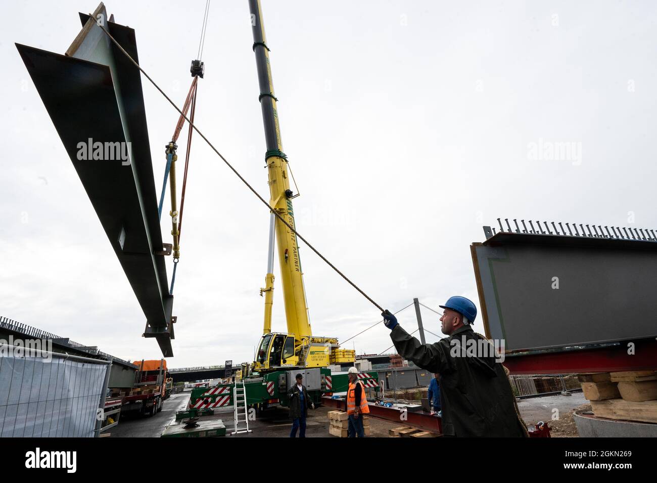 Leverkusen, Germany. 15th Sep, 2021. Steel cross girders for the new ...
