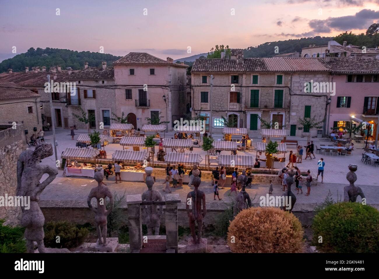 Mallorca shopping hi-res stock photography and images - Alamy