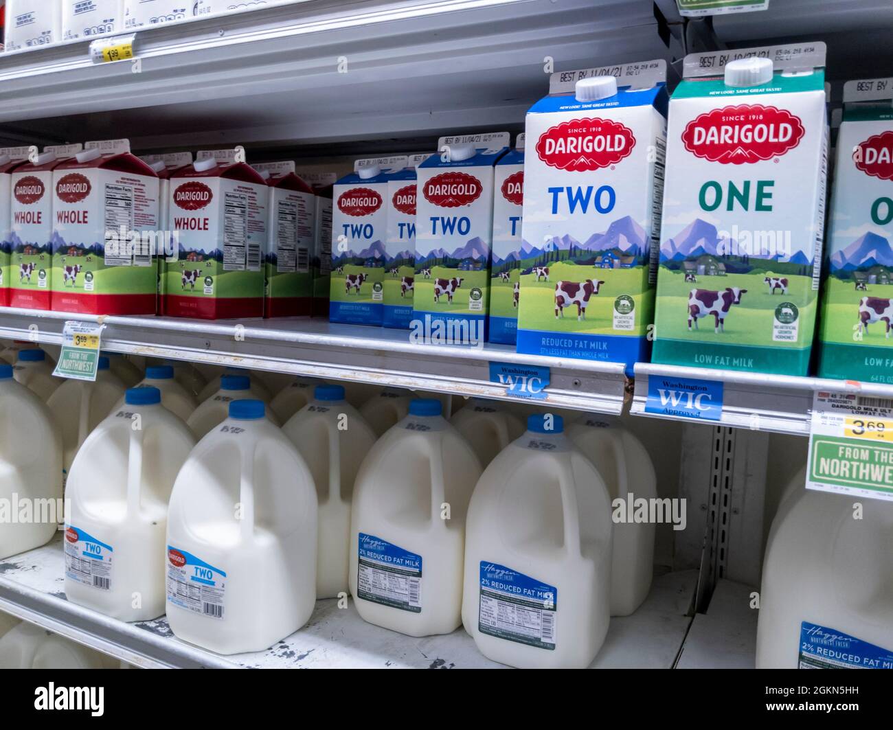 Milk store hi-res stock photography and images - Alamy