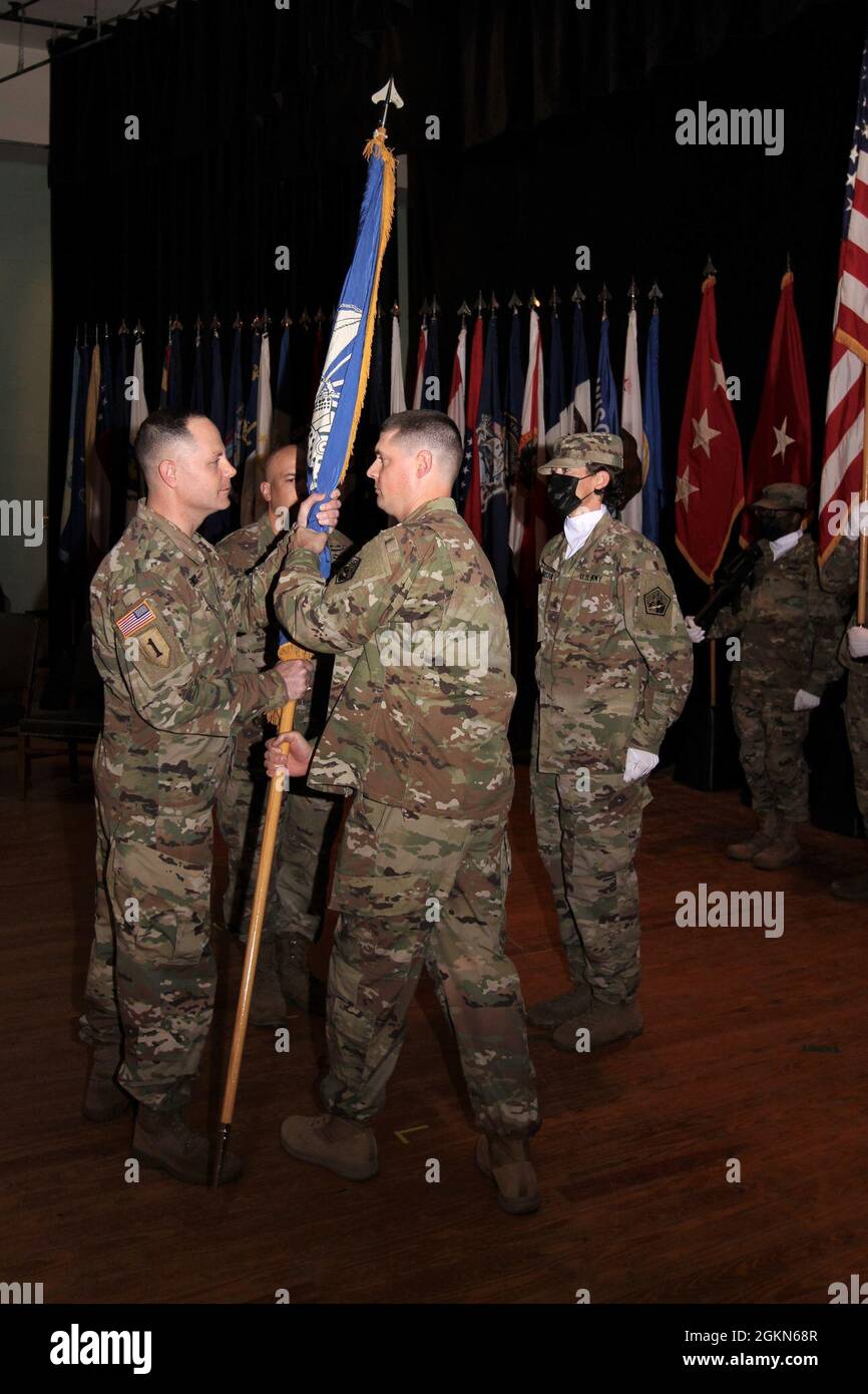 FORT GORDON, Ga. – Lt. Col. Matthew Davis (right), the departing ...