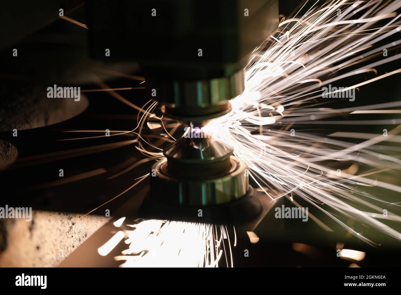 Cutting metal sheet hi-res stock photography and images - Alamy