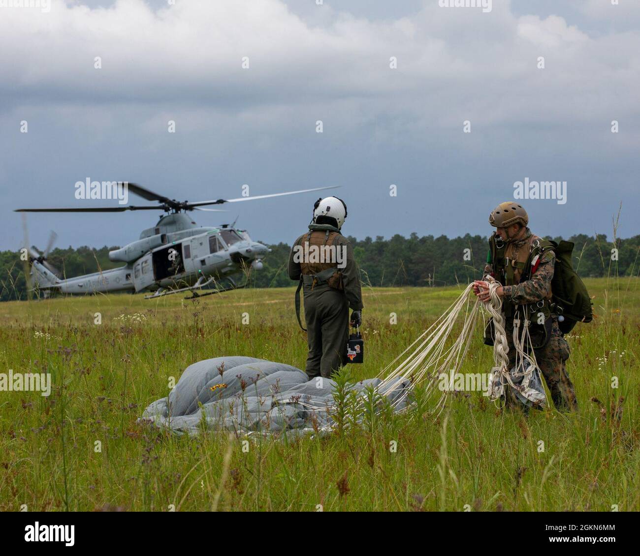 Marines with 3rd Force Reconnaissance Company, 4th Marine Division ...