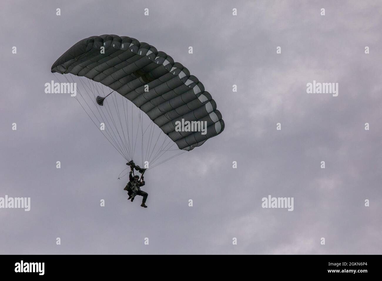 Marines with 3rd Force Reconnaissance Company, 4th Marine Division ...