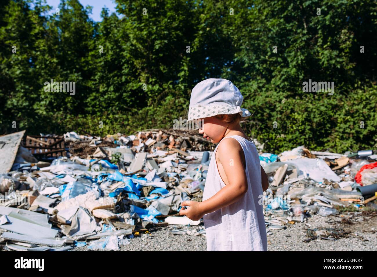 Garbage dump girl hi-res stock photography and images - Alamy