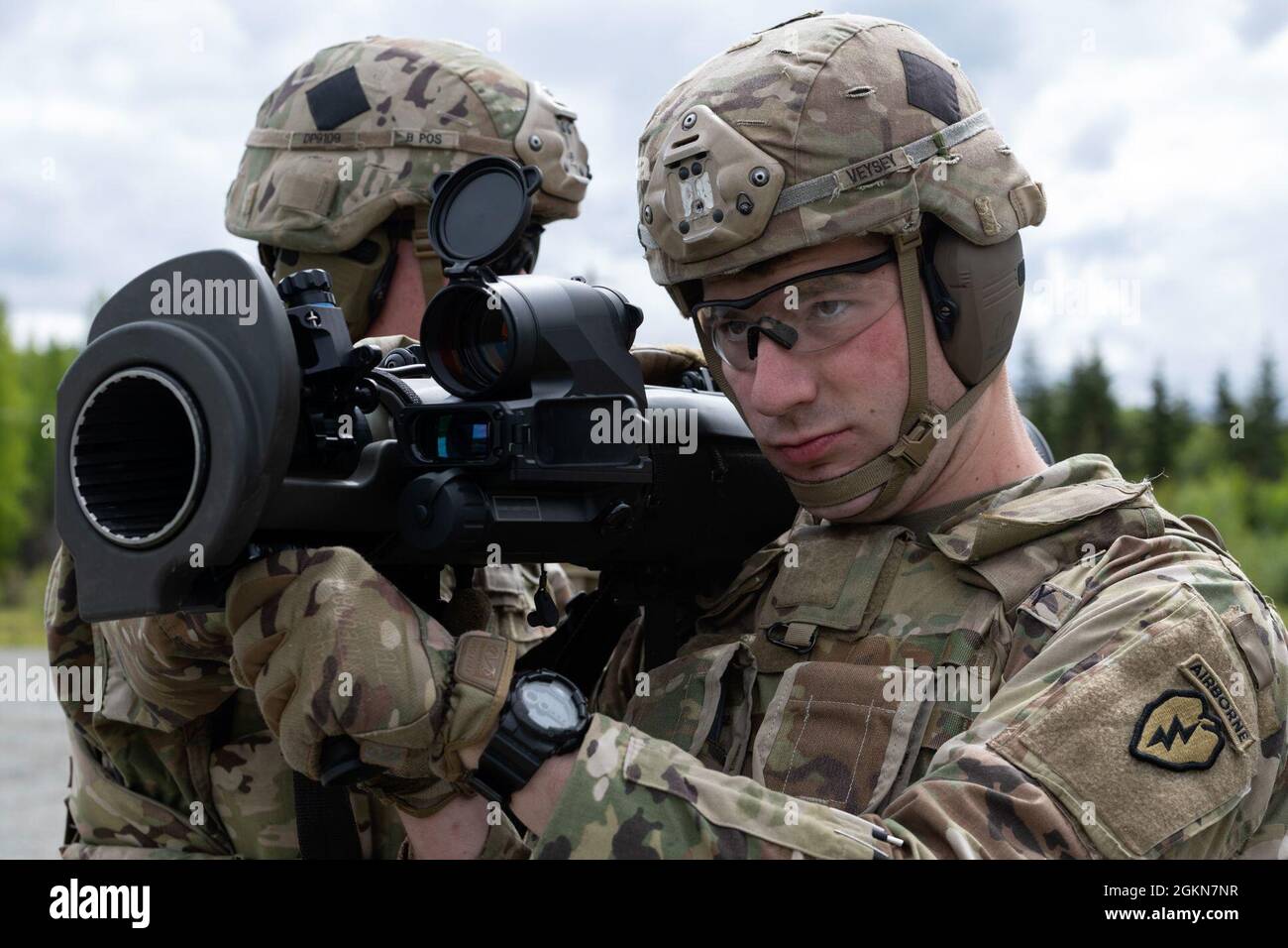 Army Spc. Matthew Veysey, right foreground, and Pvt. Dawson Peterson ...