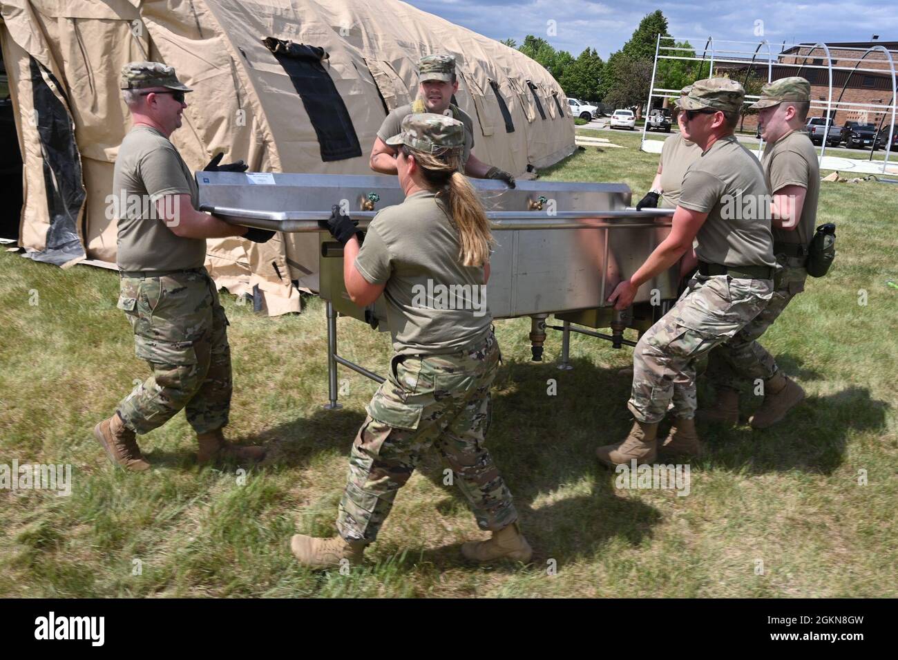 Single pallet expeditionary kitchen hi-res stock photography and images ...