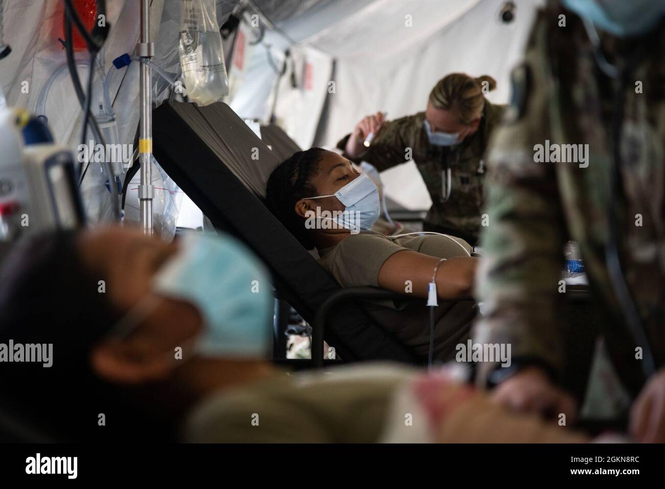U.S. Soldiers with 512th Field Hospital treat simulated causalities at ...
