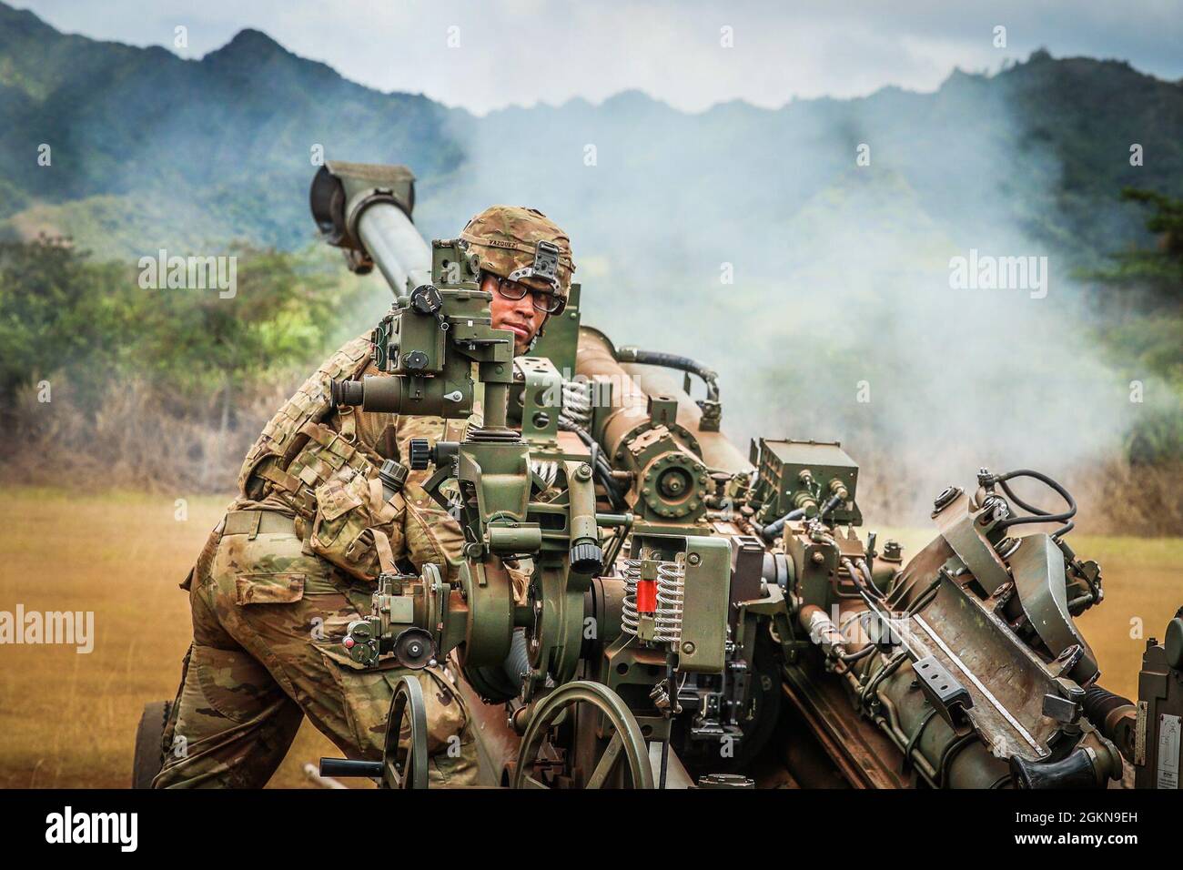 Schofield Barracks, HI — Soldiers from 1st Platoon, Charlie Battery ...