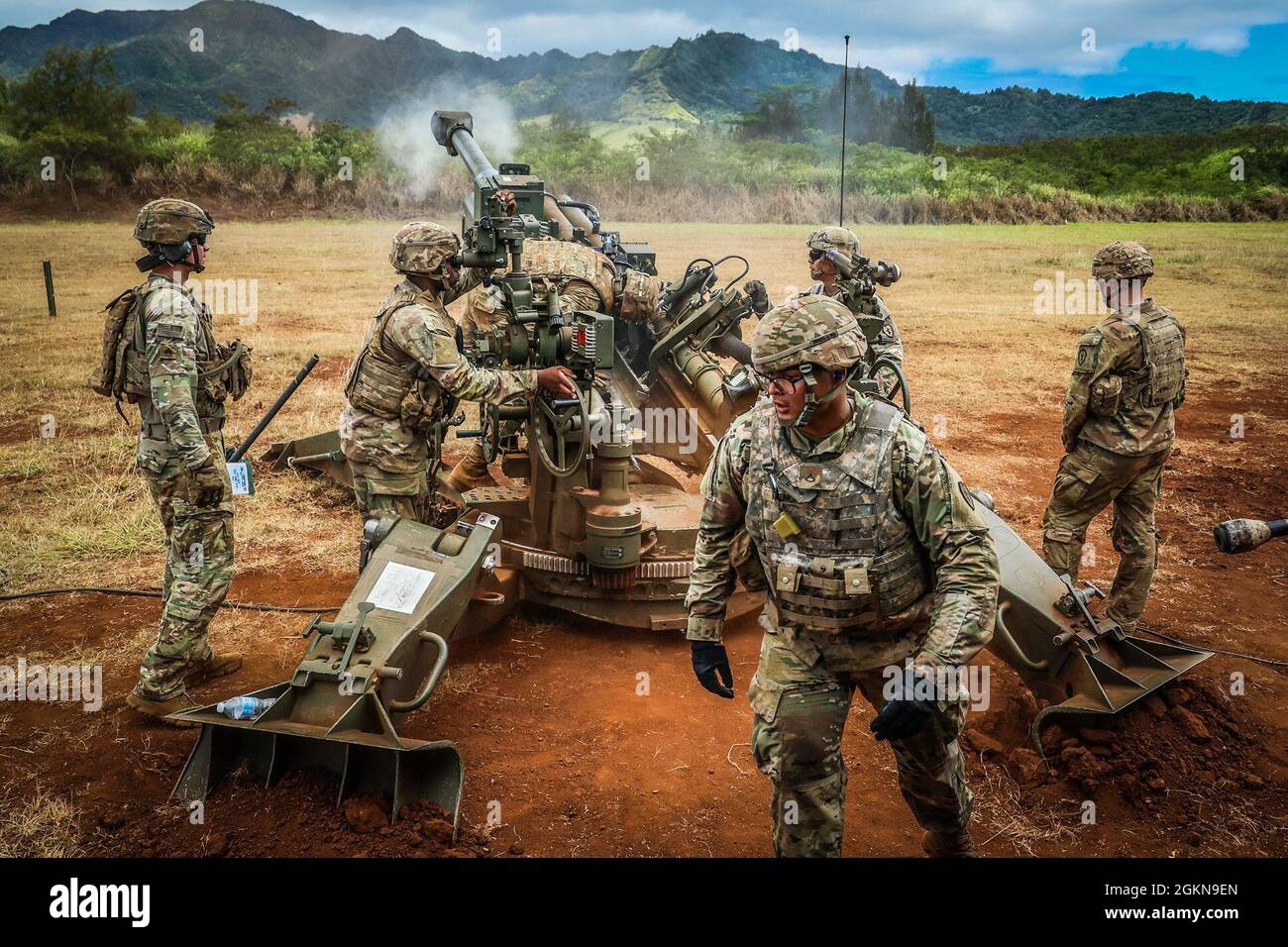 Schofield Barracks, HI — Soldiers from 1st Platoon, Charlie Battery ...