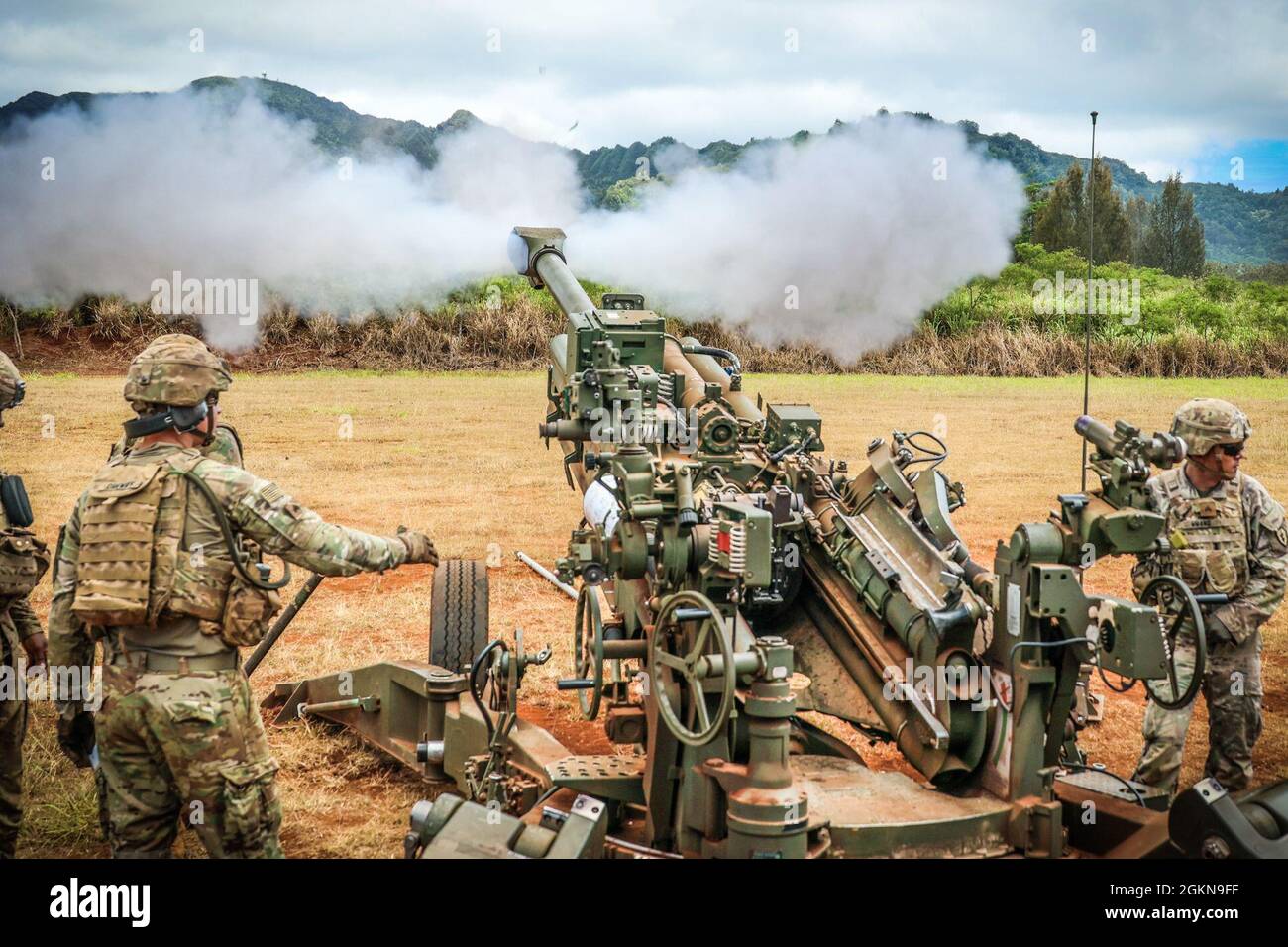 Schofield Barracks, HI — Soldiers from 1st Platoon, Charlie Battery ...