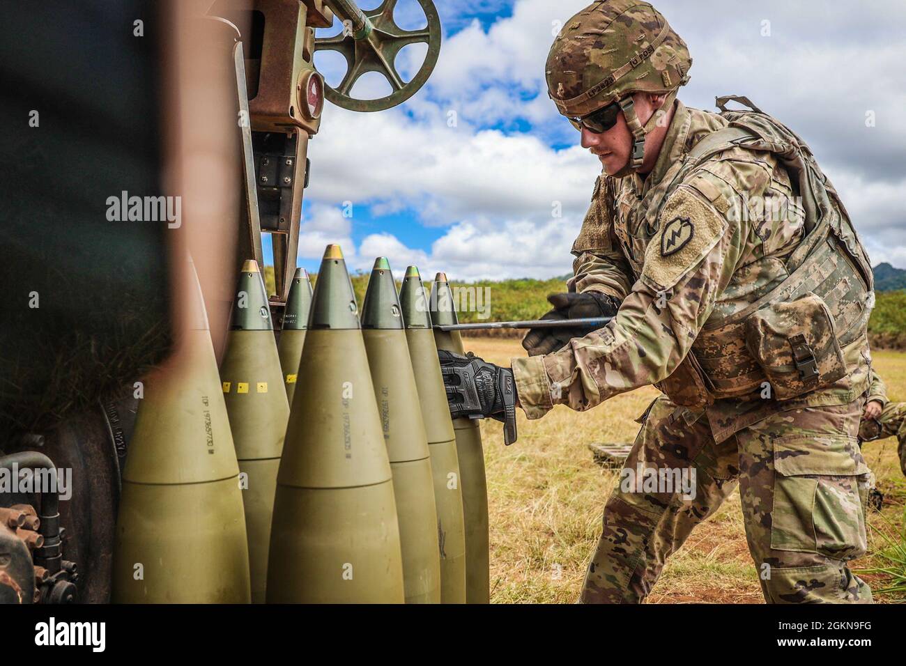 Schofield Barracks, HI — Soldiers from 1st Platoon, Charlie Battery ...