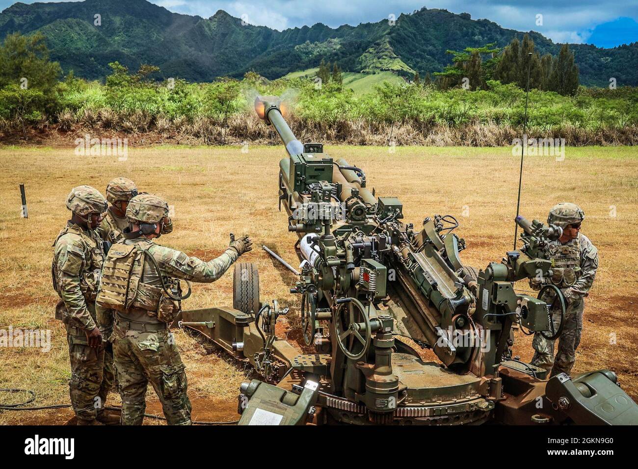 Schofield Barracks, HI — Soldiers from 1st Platoon, Charlie Battery ...