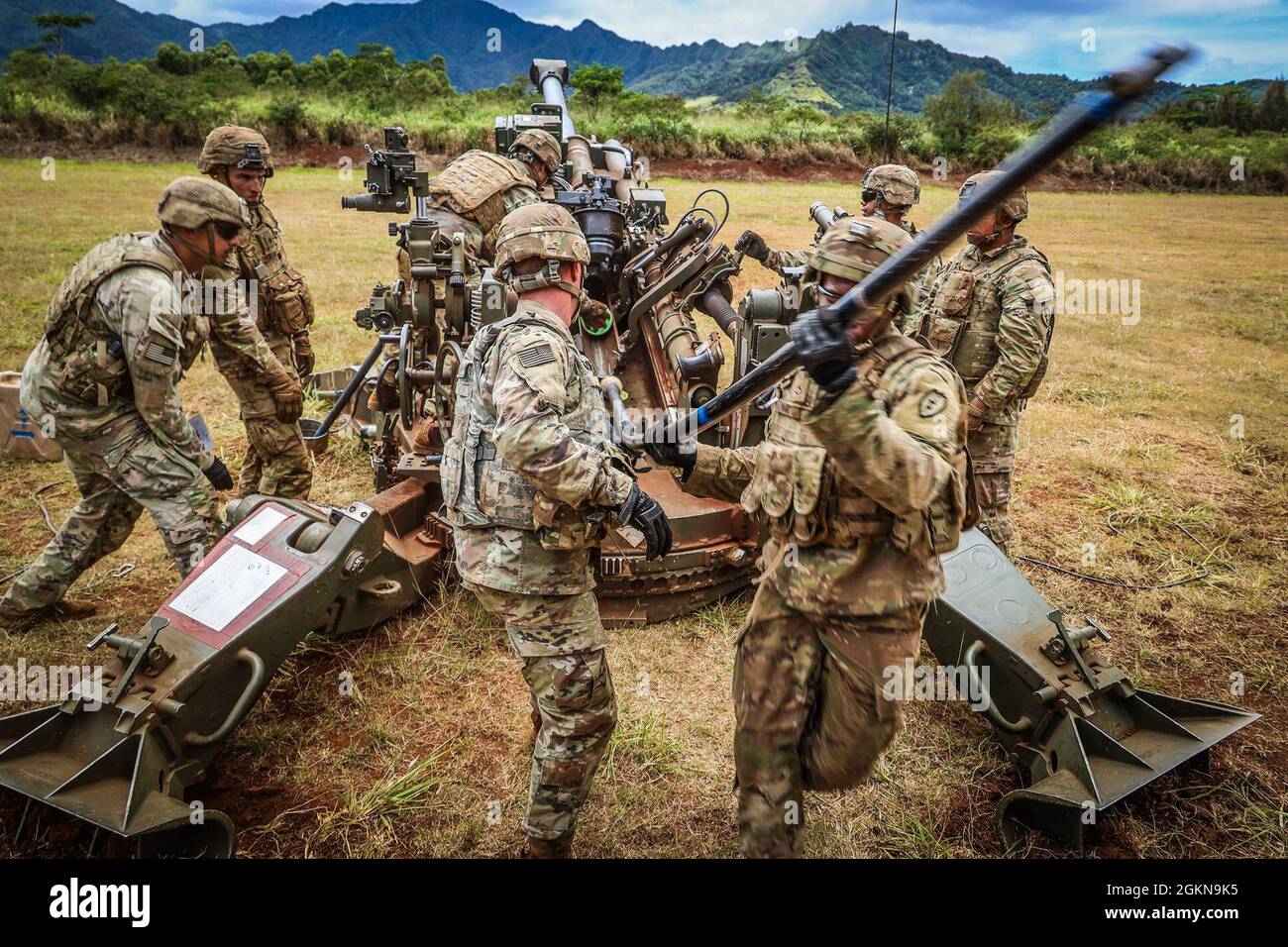 Schofield Barracks, HI — Soldiers from 1st Platoon, Charlie Battery ...